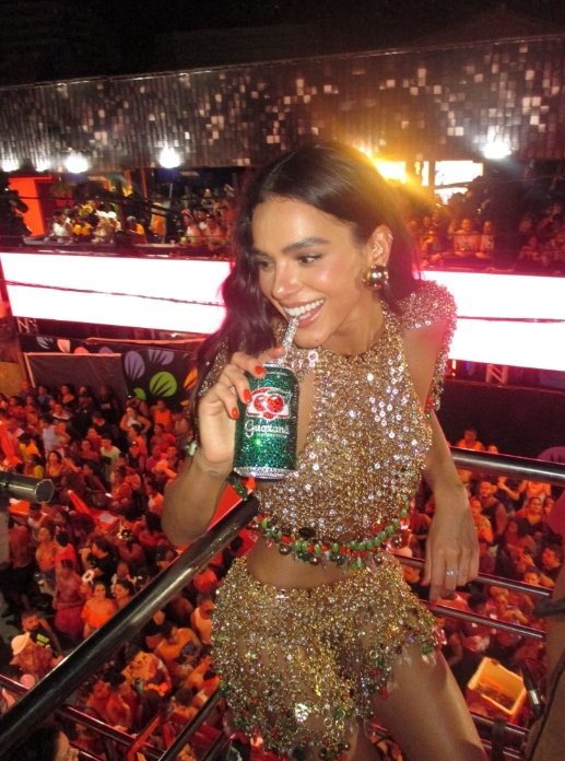 Guaraná Antarctica: Bruna Marquezine Brilha nos Carnavais de Salvador e ...